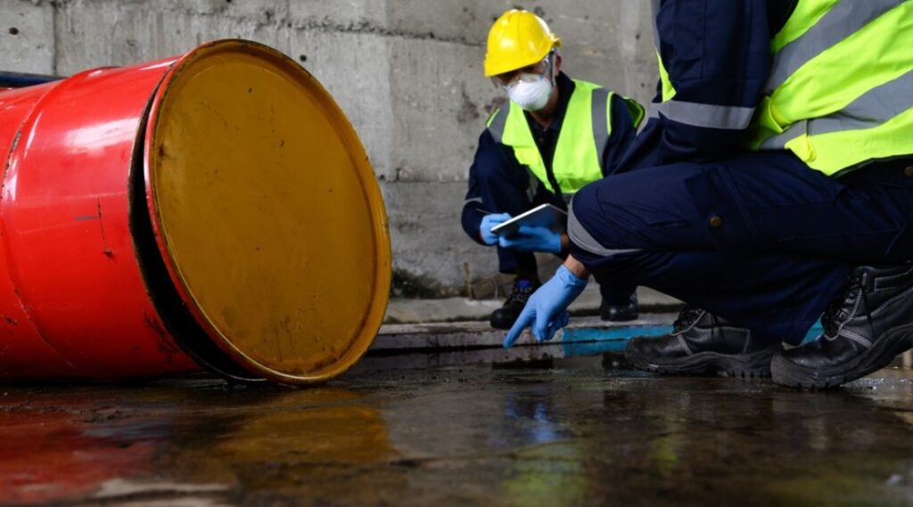 Guide To Oil Spill Containment: Best Practices & Solutions